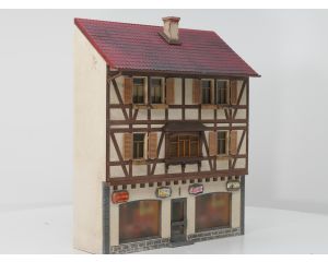 POLA 331770 Reliefhaus, Gebouwd model Met int. Verlichting | grootspoor.com