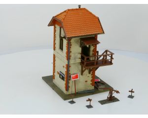 POLA 331709 Seinhuis gebouwd model op bodemplaat | grootspoor.com