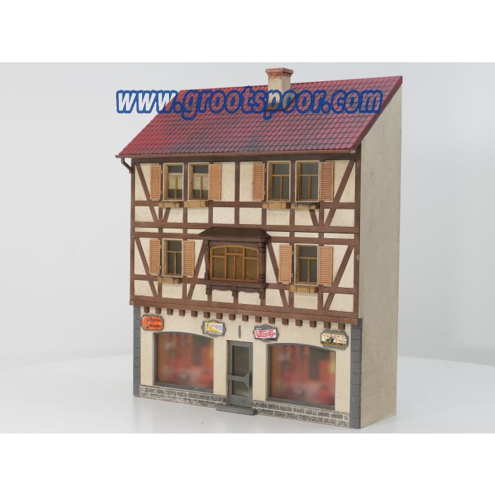 POLA 331770 Reliefhaus, Gebouwd model Met int. Verlichting | grootspoor.com